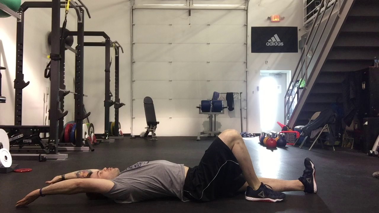 Single Leg Toe Touch Crunch - YouTube