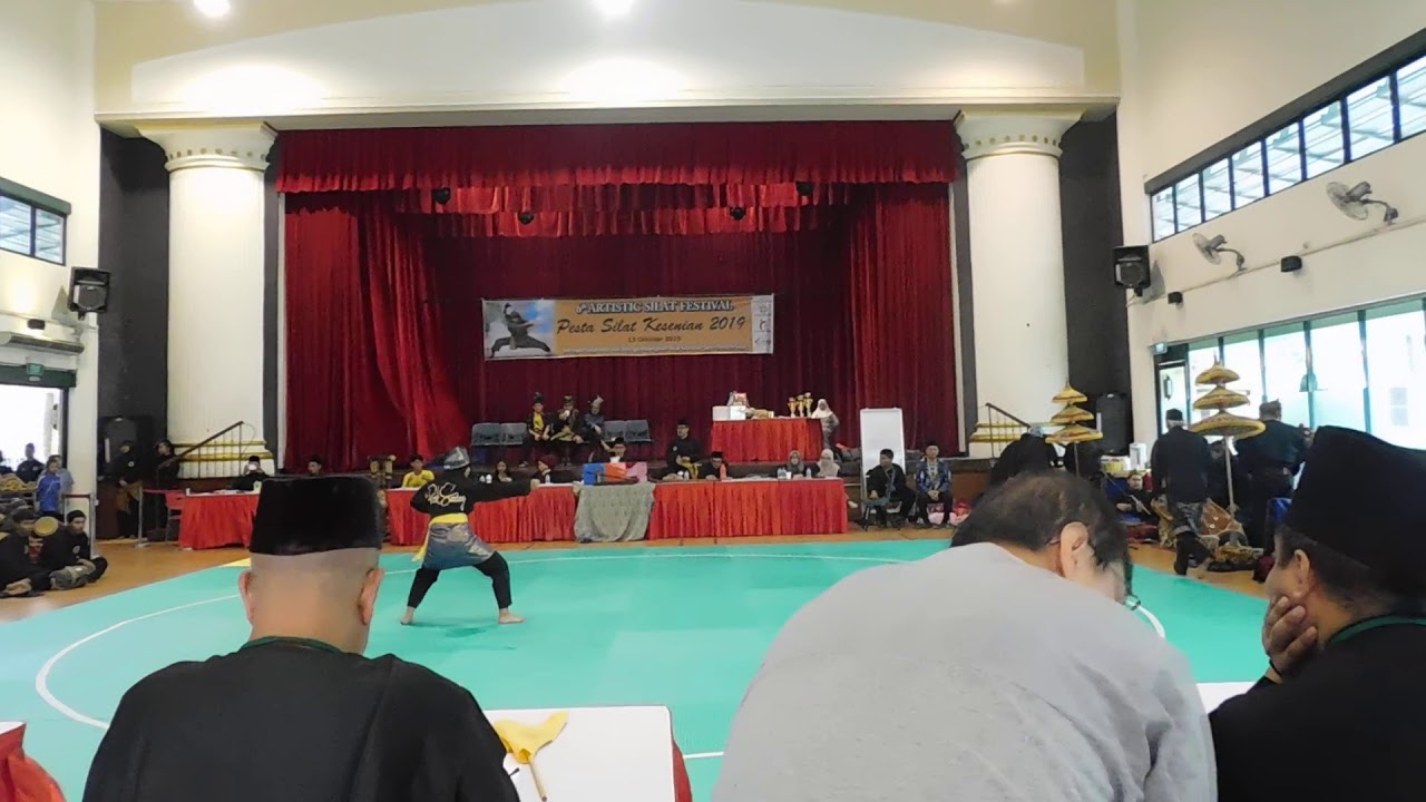 pesta silat kesenian 2019 Solo Putri Pencak Sendeng - YouTube