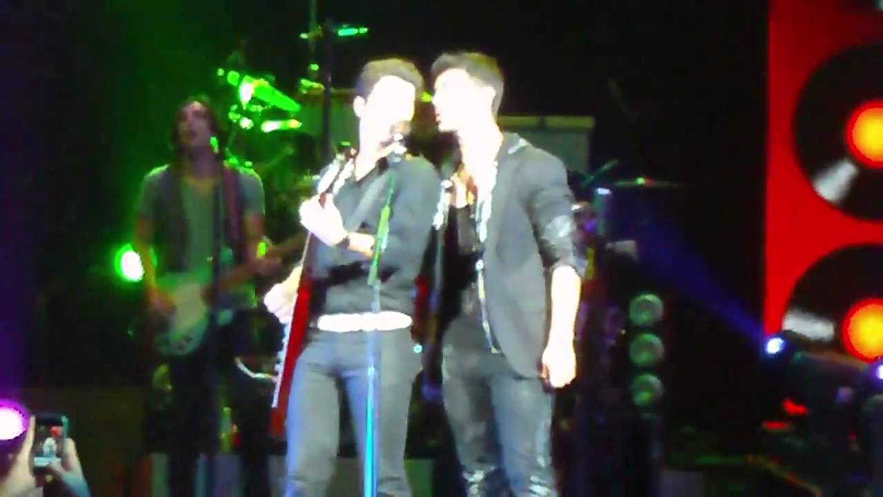 Jonas Brothers- Heart and Soul - YouTube