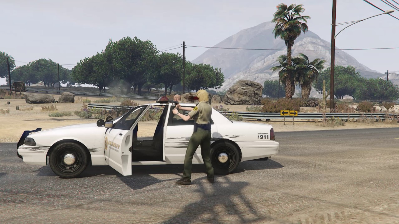 GTA V Female Police Spawns - YouTube