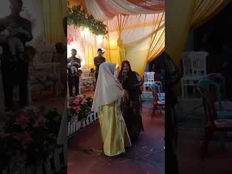 #hot emak emak goyang ebot