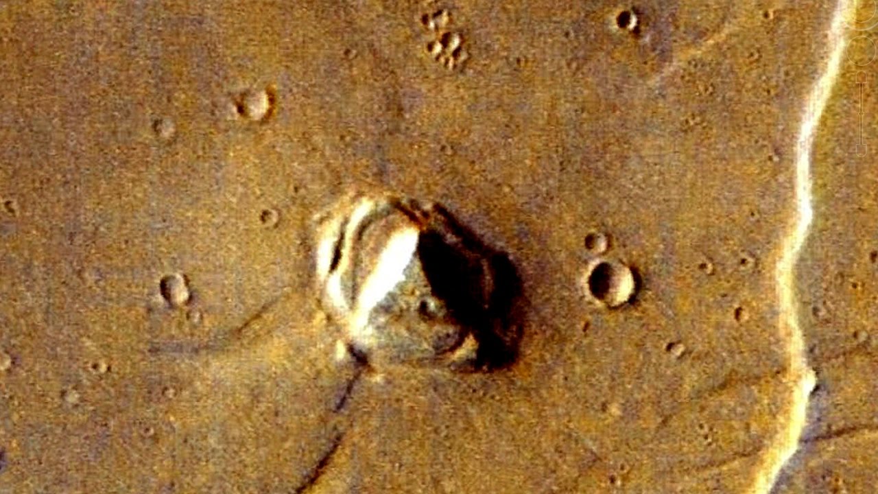 Pyramids found on Mars 2016 - YouTube