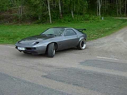 Pajen Rocker opp nabolaget med Porsche 928!