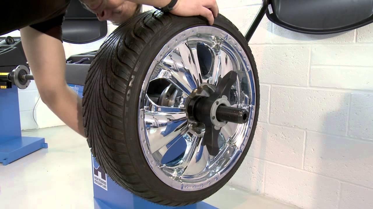 Hofmann Megaplan UK megaspin 420 Wheel Balancer - YouTube