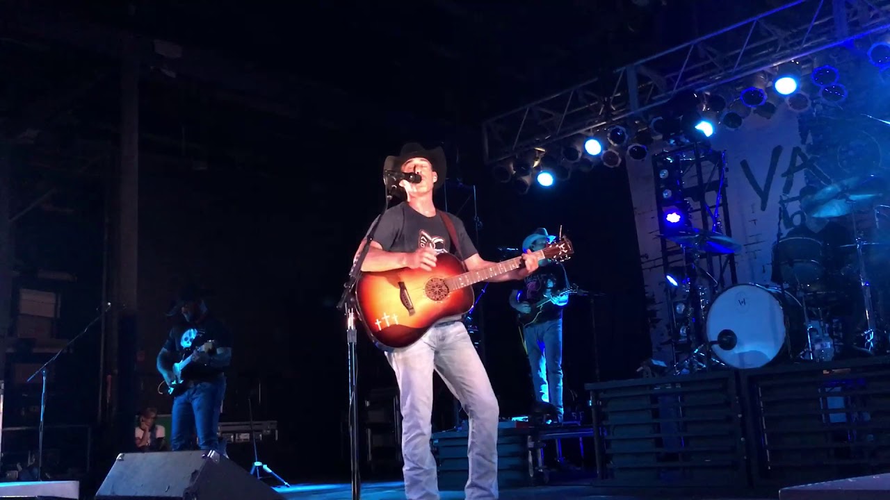 Aaron Watson - Bluebonnets (Live) - YouTube