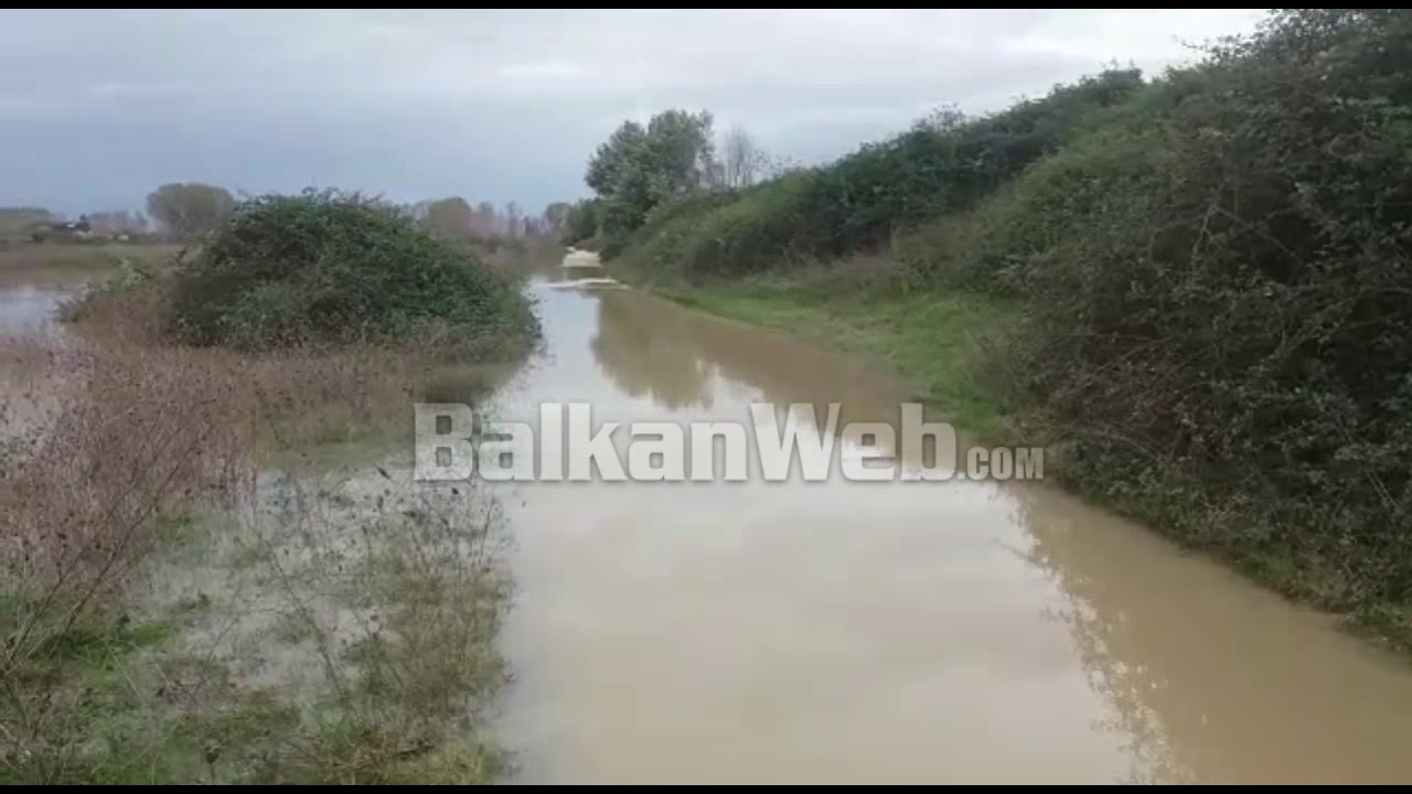 Lumi Ishëm del nga shtrati e përmbyt disa hektarë tokë në Krujë, nën ...