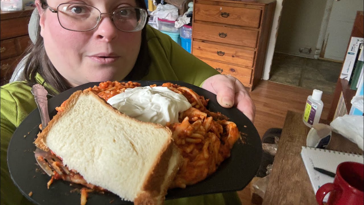 Cheesy spaghetti & buttered bread. 2,401 subscribers! You all are the best!! - YouTube