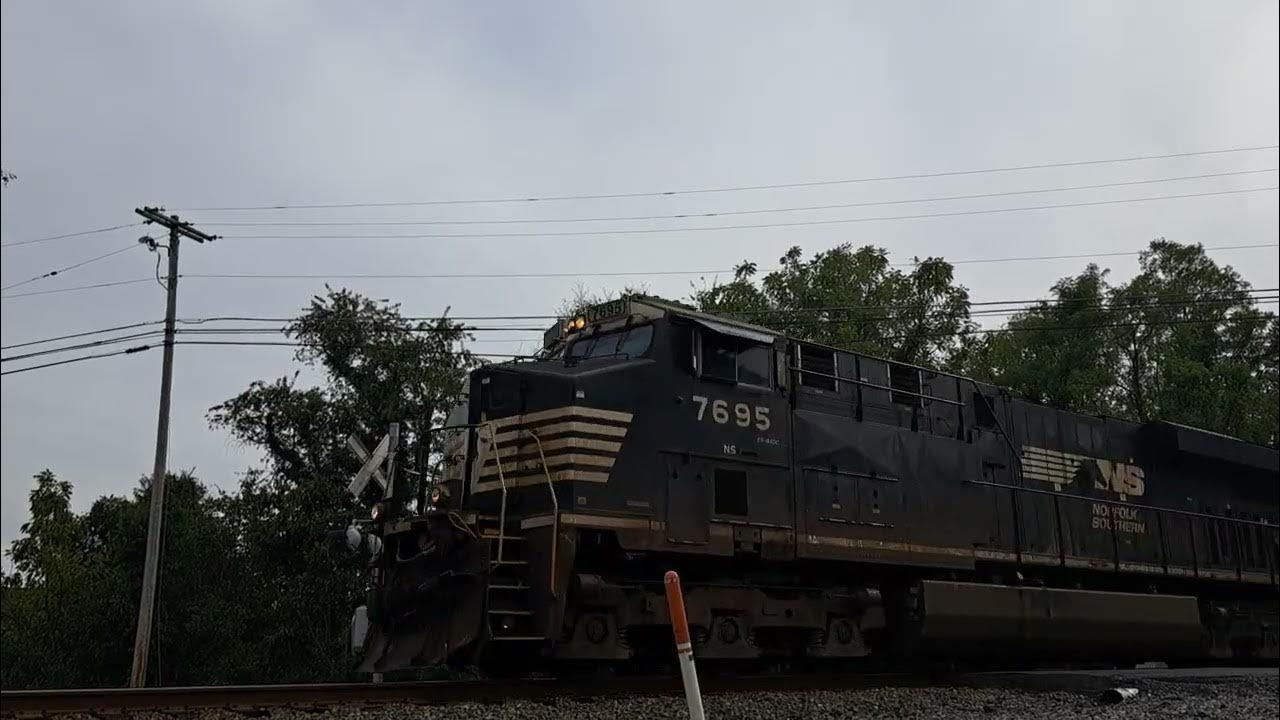 NS 7695 leader- 3 Engines Norfolk Southern Train DPU - YouTube