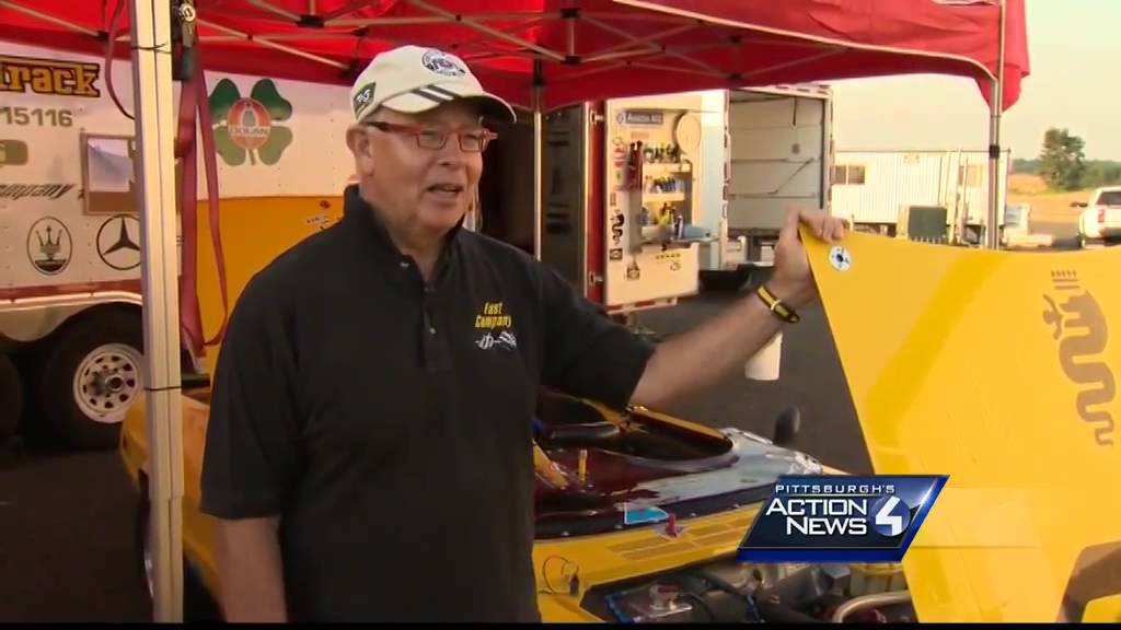 Ryan Recker revs engine at Pittsburgh Vintage Grand Prix - YouTube