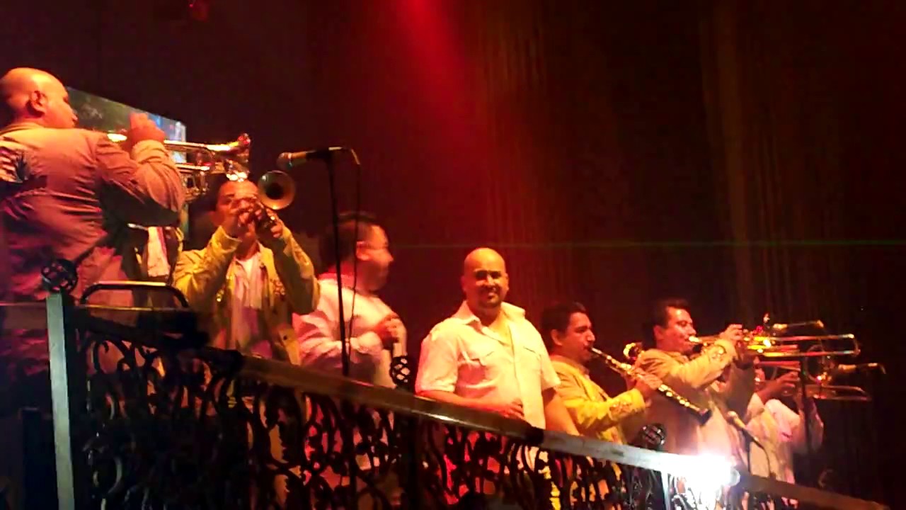 Banda Agaveña Apollos 2000 dos ojas sin rumbo - YouTube