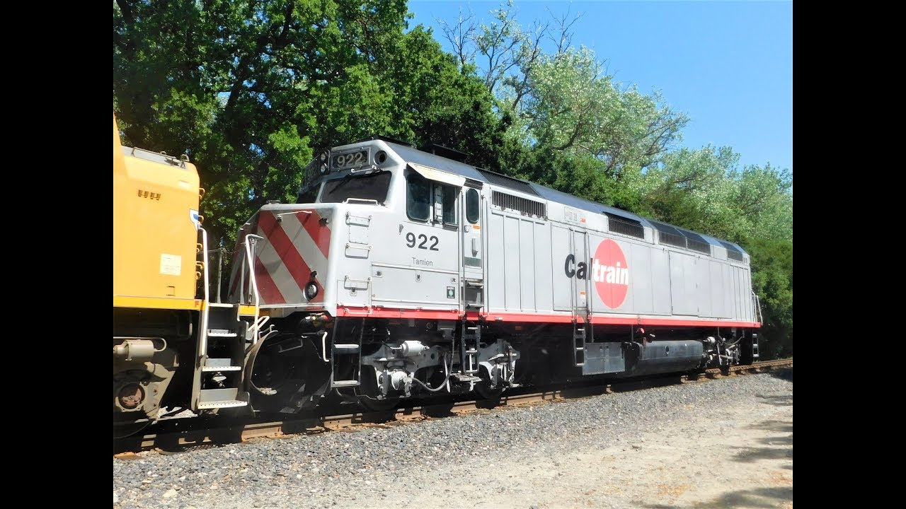 Trains Around Fremont Featuring an SD40 Leader and Caltrain 922 - YouTube