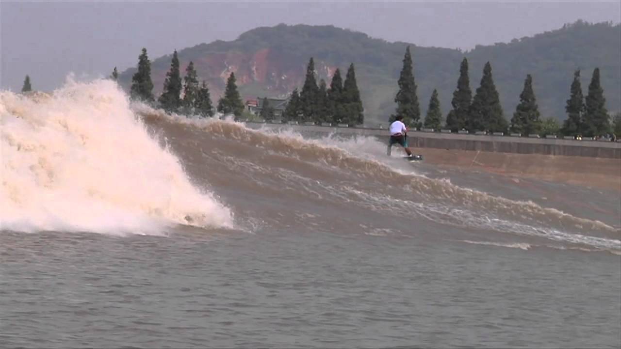Surfing (Wake) Silver Dragon 2011 Day 2 - YouTube