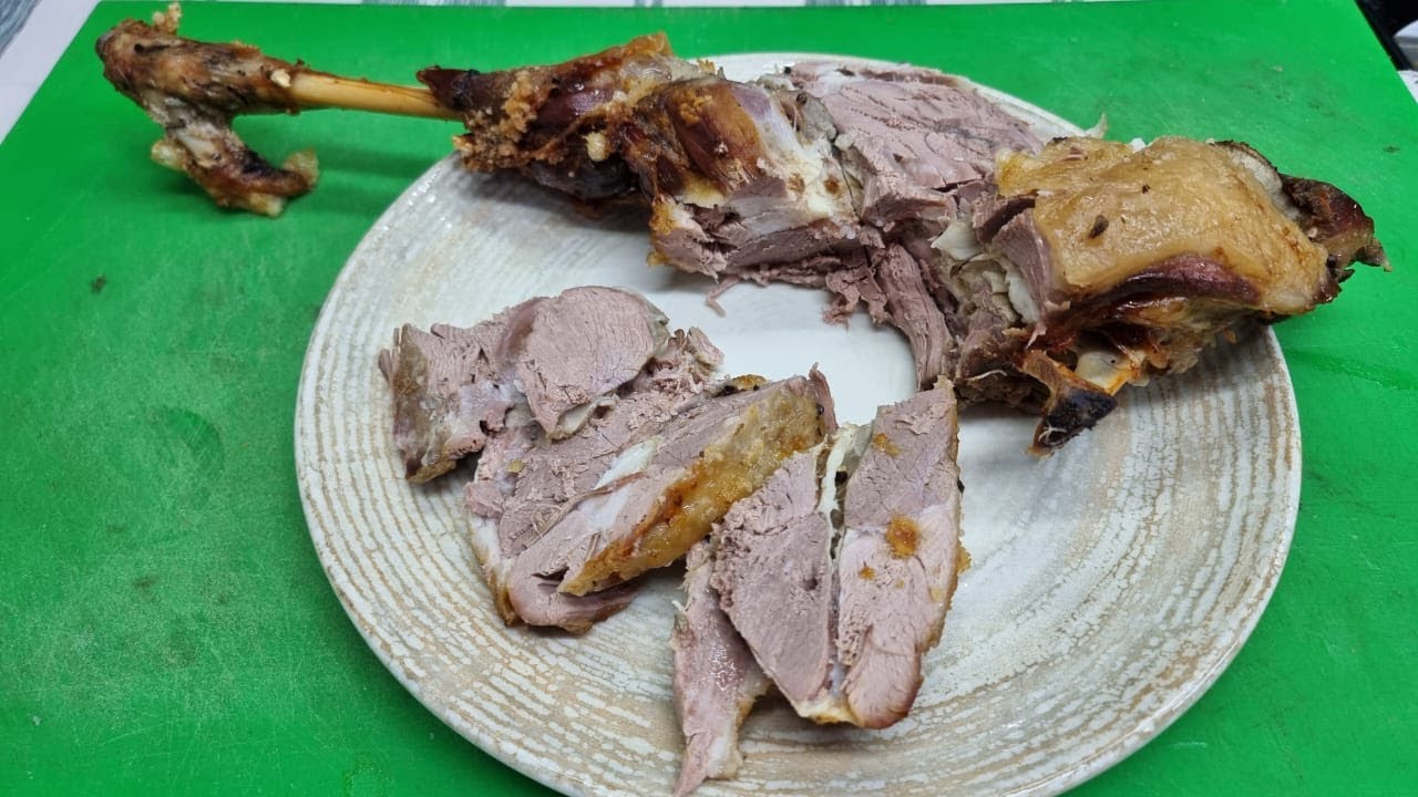 Shije Shtëpie - Mish keci i pjekur me hirrë - Tv Klan - YouTube