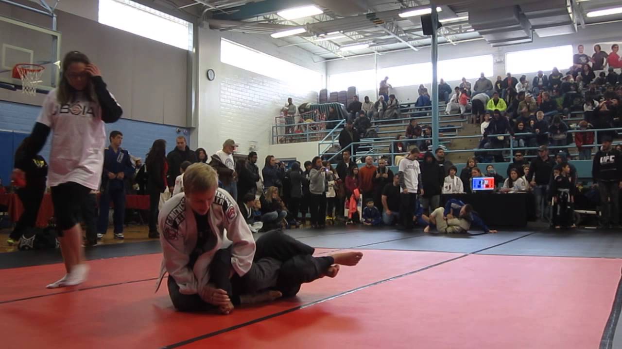 Laura Heiman vs. TBD - Matshark Jiboia Pro 2013 - YouTube