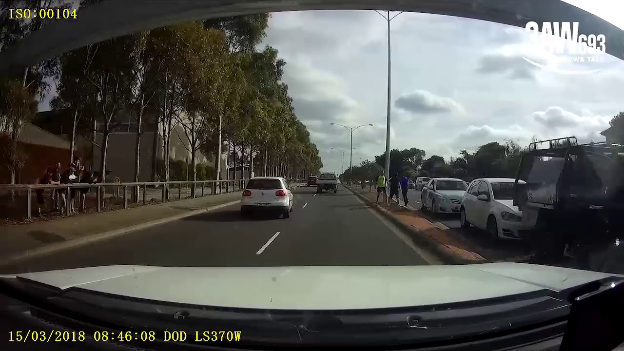 ROAD RAGE: Footage emerges of shocking roadside fight - YouTube