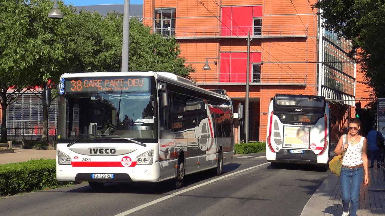 Bus TCL à la Cité Internationale de Lyon - YouTube