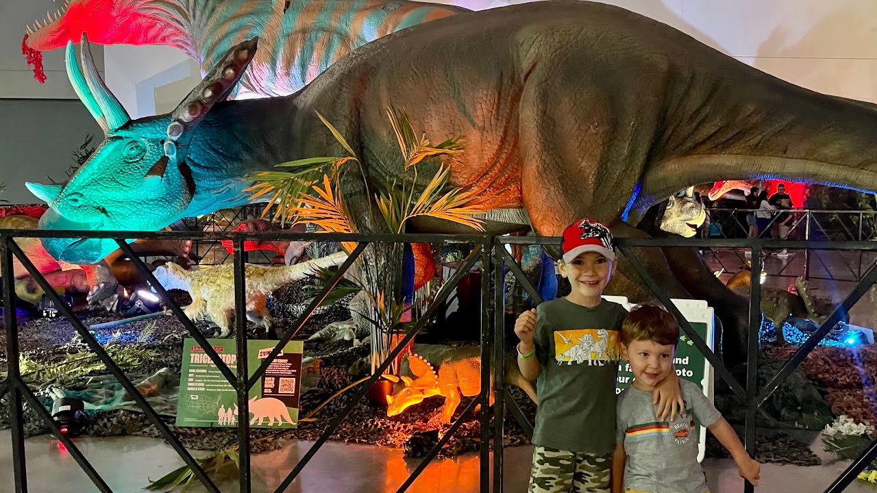 Adventures at Jurassic Quest // Bog Life - YouTube