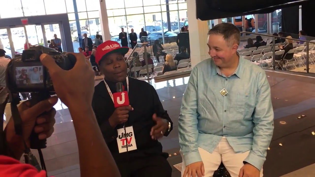 Director Sean Waters interviewed at Mercedes Benz Fashion Show - YouTube