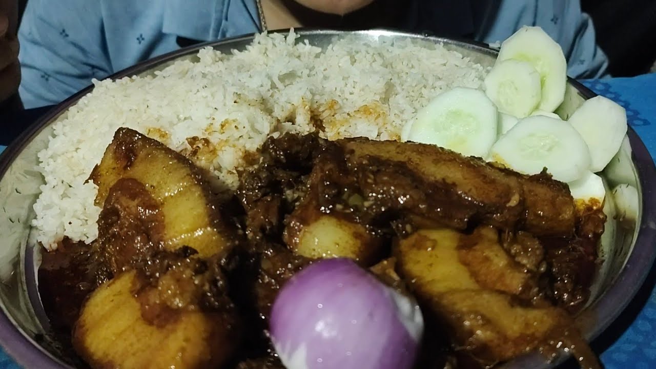 Huge Big Size Pork Belly Curry - YouTube