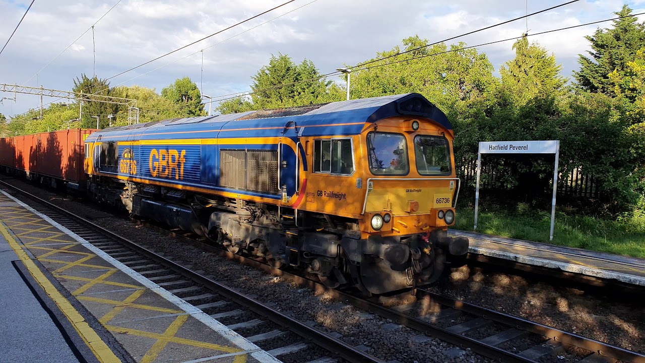 Class 66, 66736 'Wolverhampton Wanderers' - YouTube