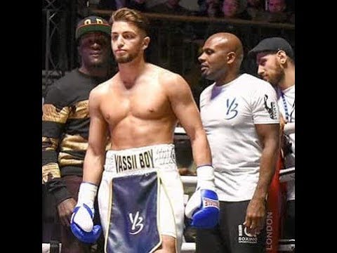 Pro Debut "Yasii Boy" Yasser vs Kevin McCauley @ Welterweight 4x3 - YouTube