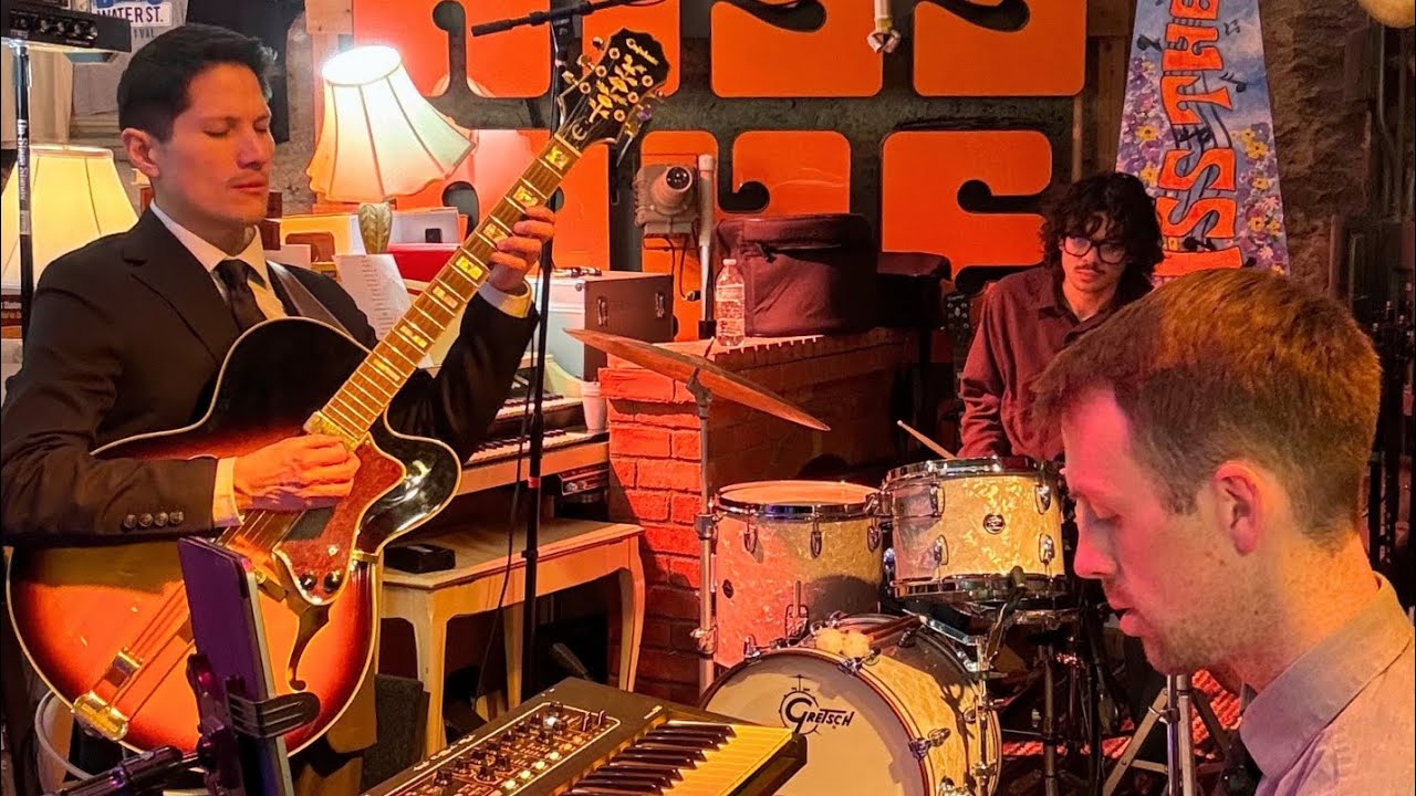Quasar Networks Presents Jazz Mensual with Mario Dueñas Trio - YouTube