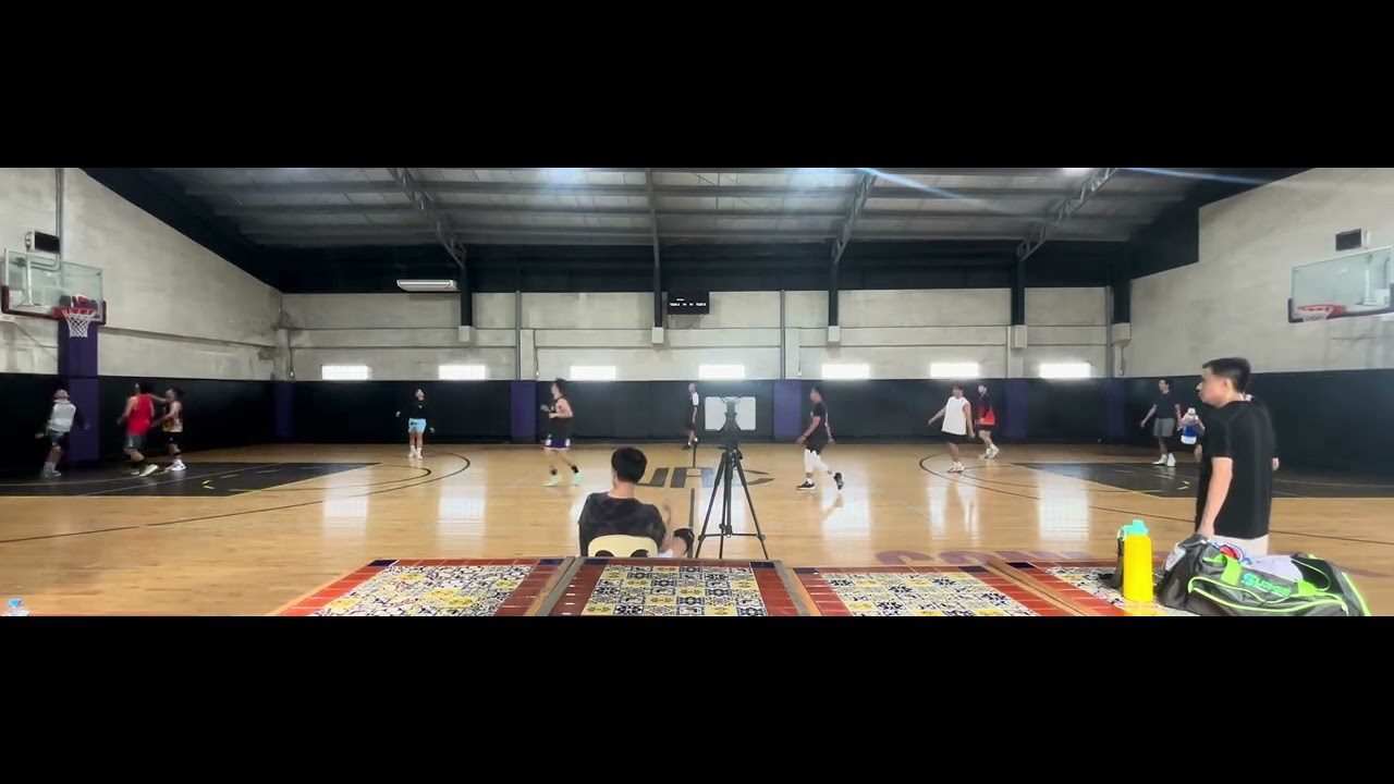 Sunday hoops 12/21 game2 @URC hoops - YouTube