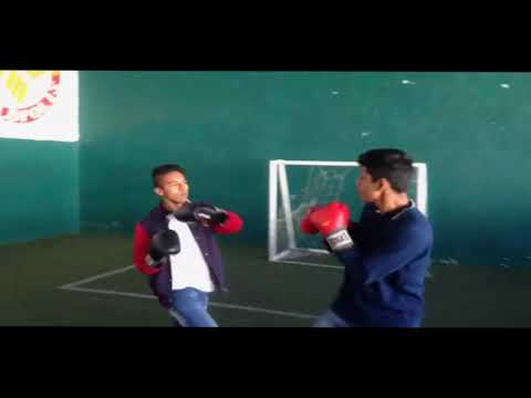 Si te ríes pierdes nivel básico...chica enseña todo