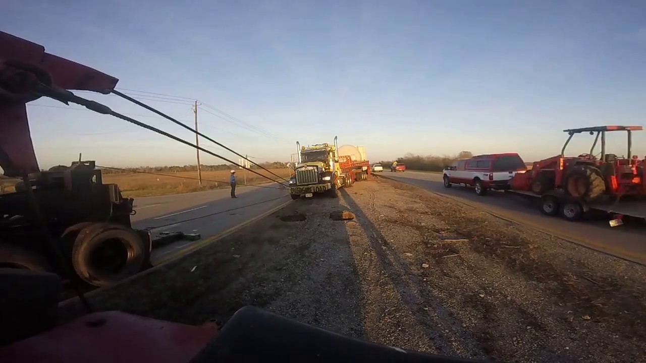 Heavy duty wrecker recovery - YouTube