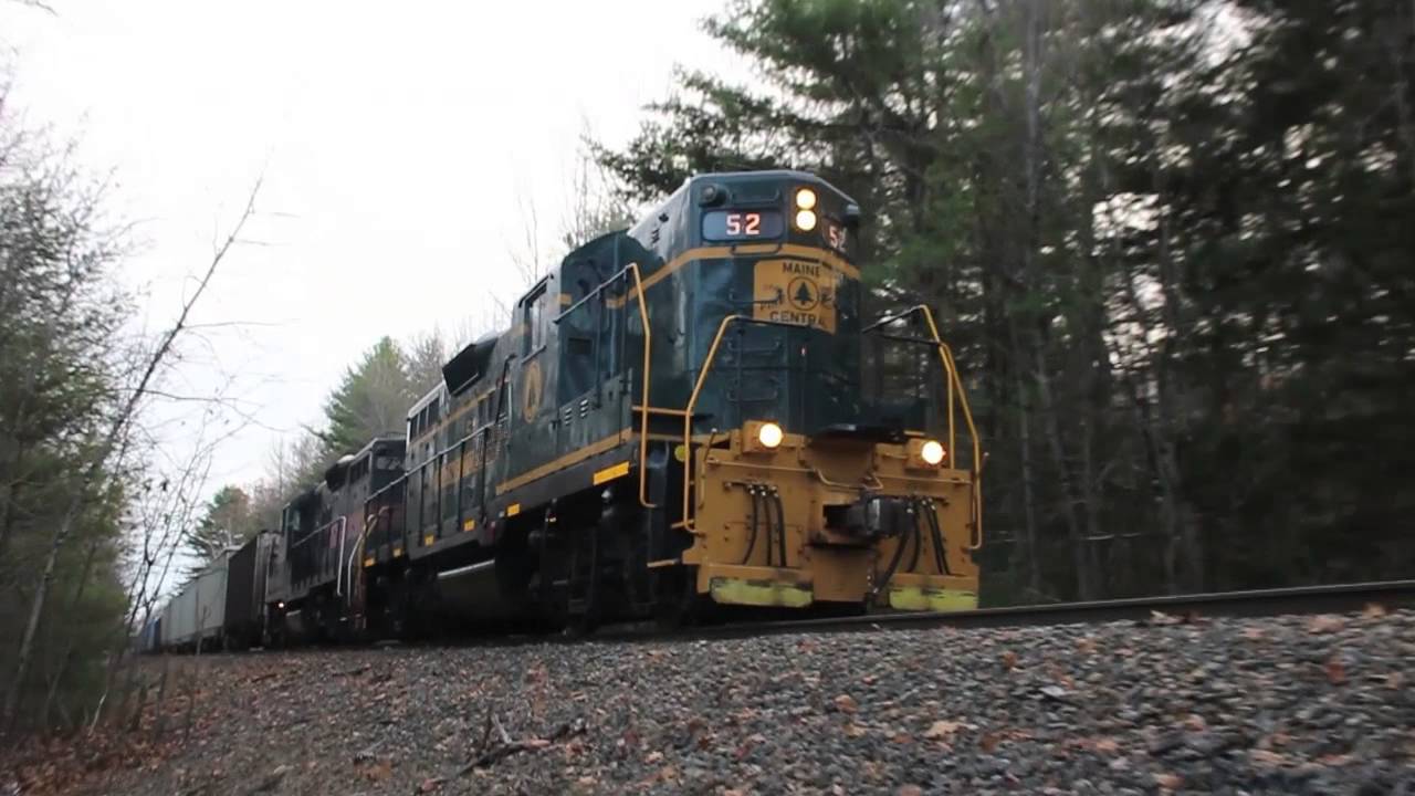 Pan Am Train Enters Waterville With Maine Central Heritage Unit - YouTube