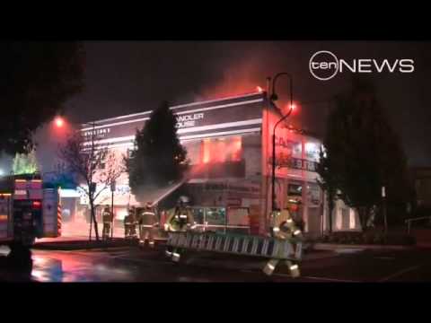 Fire destroys store - YouTube