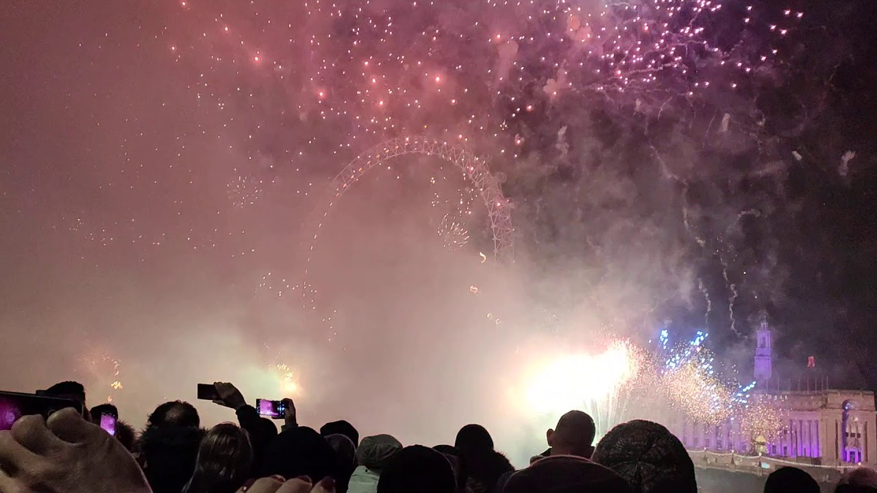 New year 2020 London fireworks 😀🎉🎊🎆 - YouTube