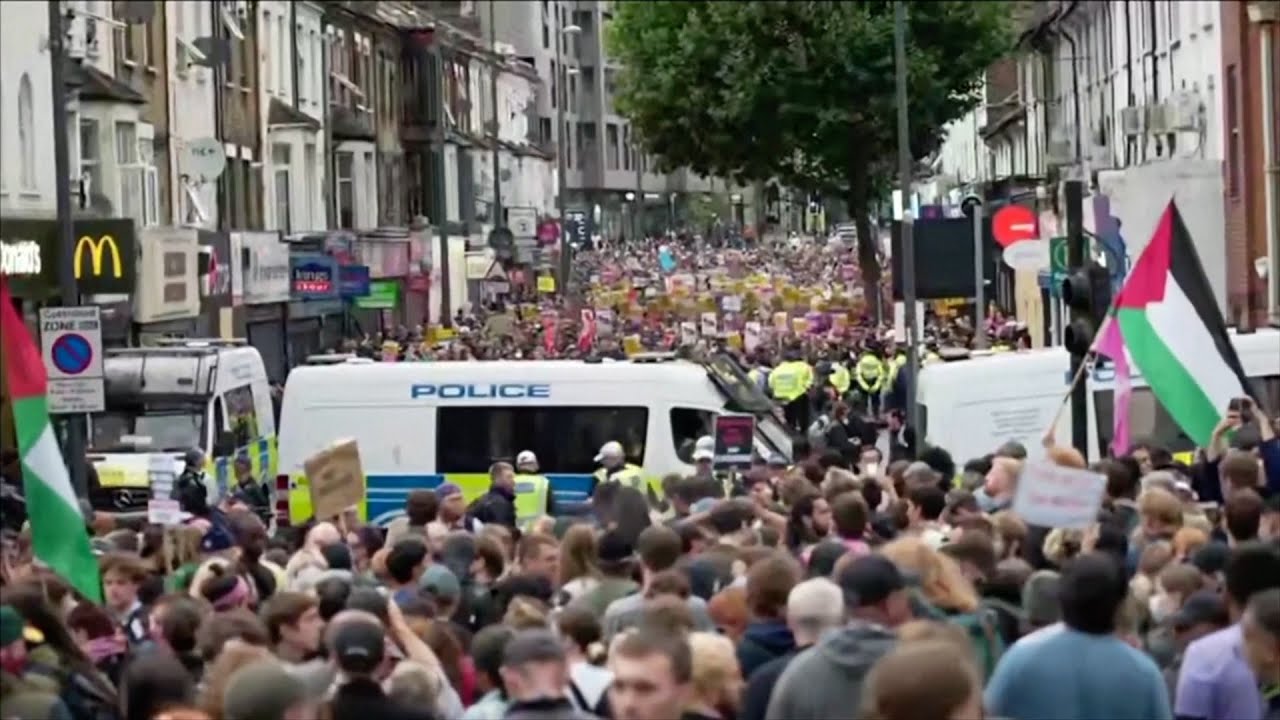 Thousands take to the streets to challenge anti-Muslim, anti-immigrant ...