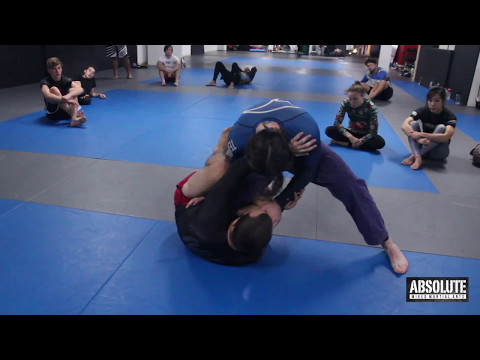 Countering the Knee-Cut with Reverse De La Riva (Lachlan Giles)