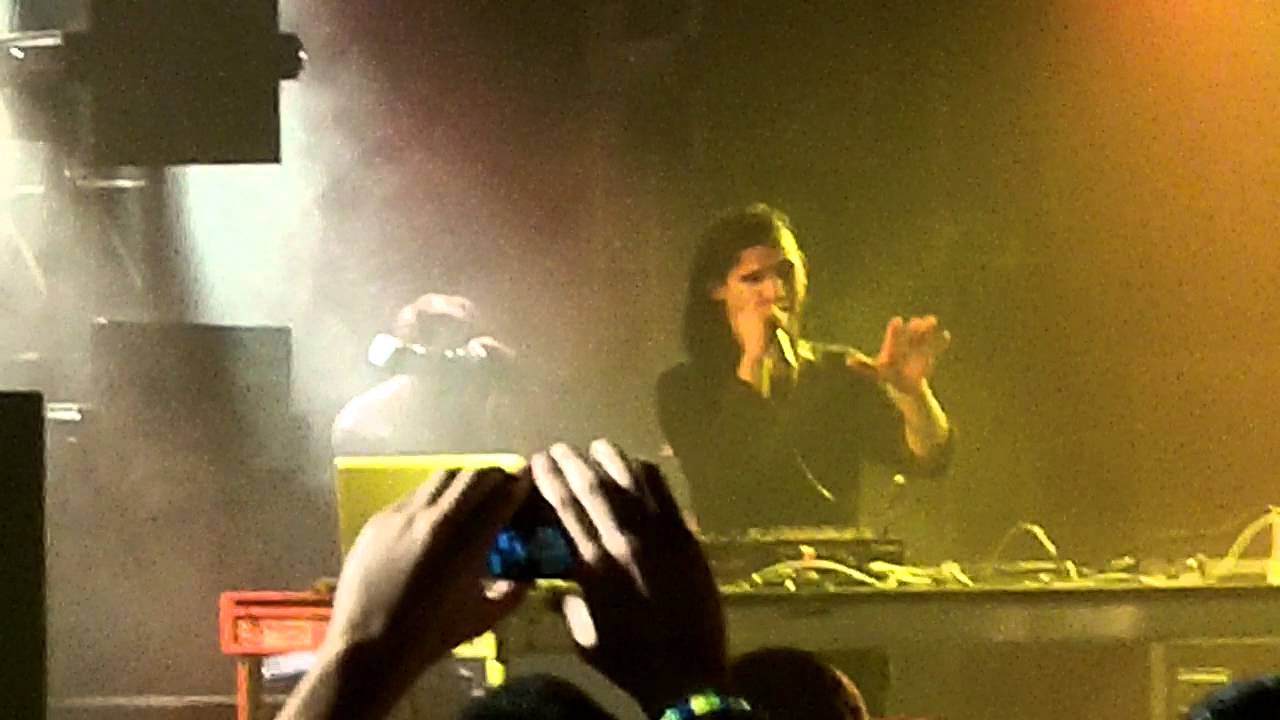 Skrillex Crowd Rafting @ The Glass House - YouTube