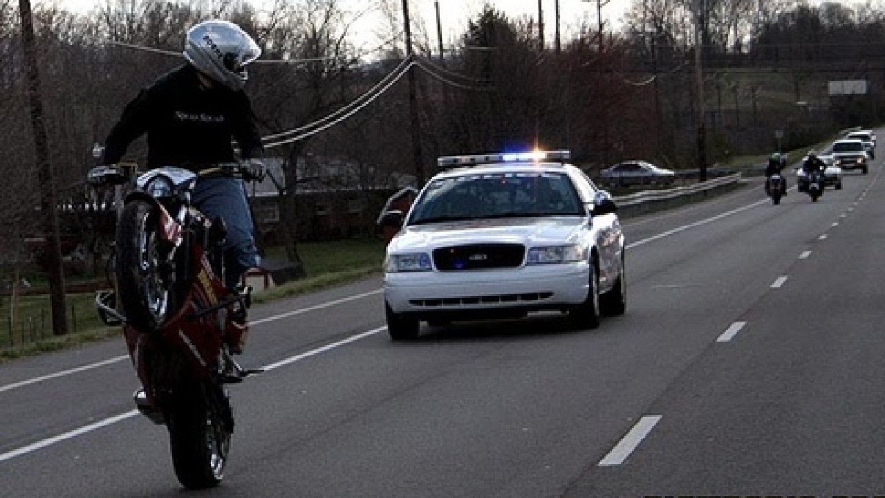 Craziest bike chases between the fastest bikes and the police. - YouTube