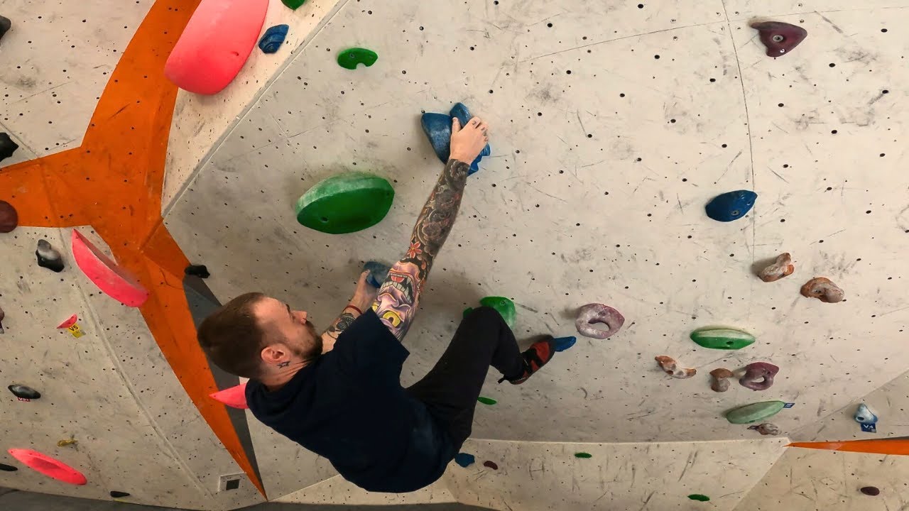 Strong Bouldering Session with the Gang! Overhanging and Dynos!! - YouTube