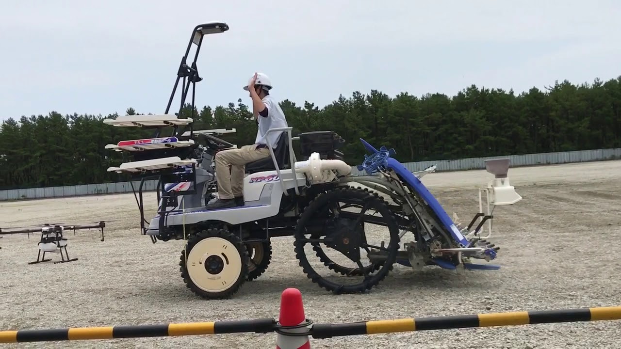 Amazing Machine in Japan | Rice Planting Machine | 田植機 - YouTube