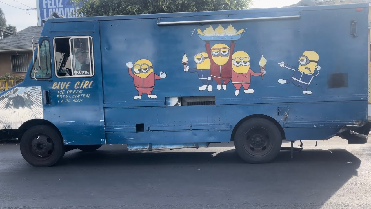 Blue Minion Soft serve ice cream truck (South La) - YouTube