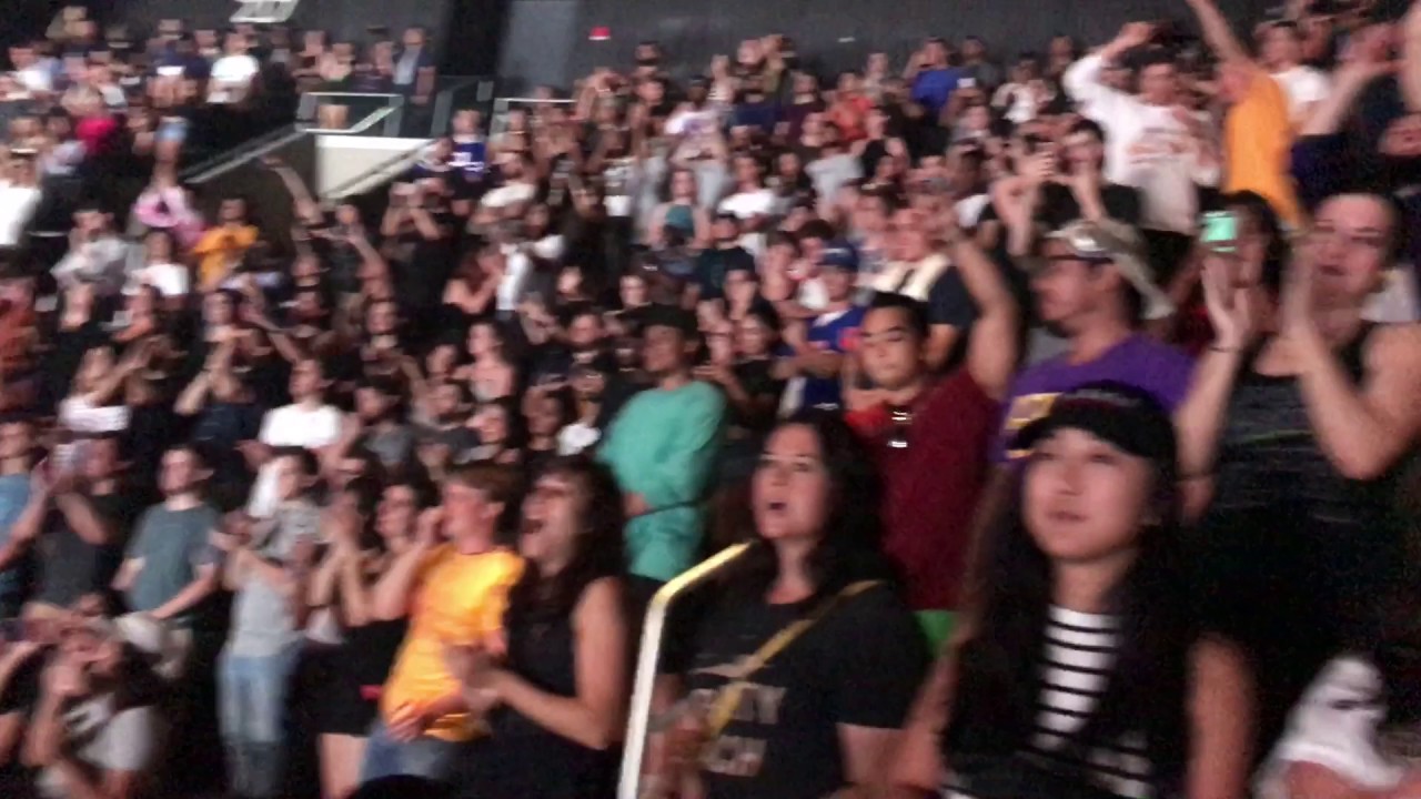 Kendrick Lamar- Humble- LIVE with whole crowd rapping! @Brooklyn ...