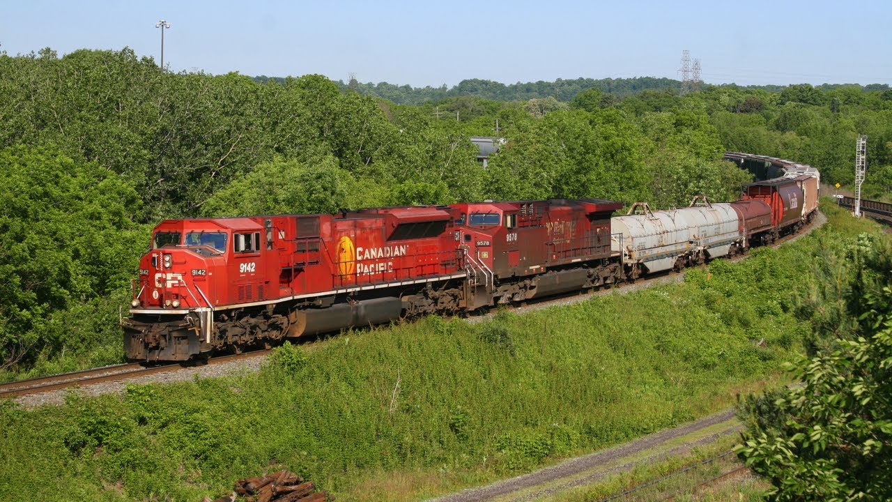 CP SD9043MAC leading 254, CN SD60 leading 393 and action at Oakvile ...