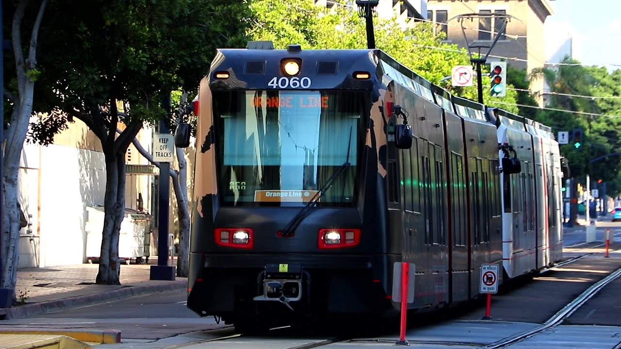San Diego MTS : Courthouse Bound Siemens S70 Orange Line Train @ 5th ...