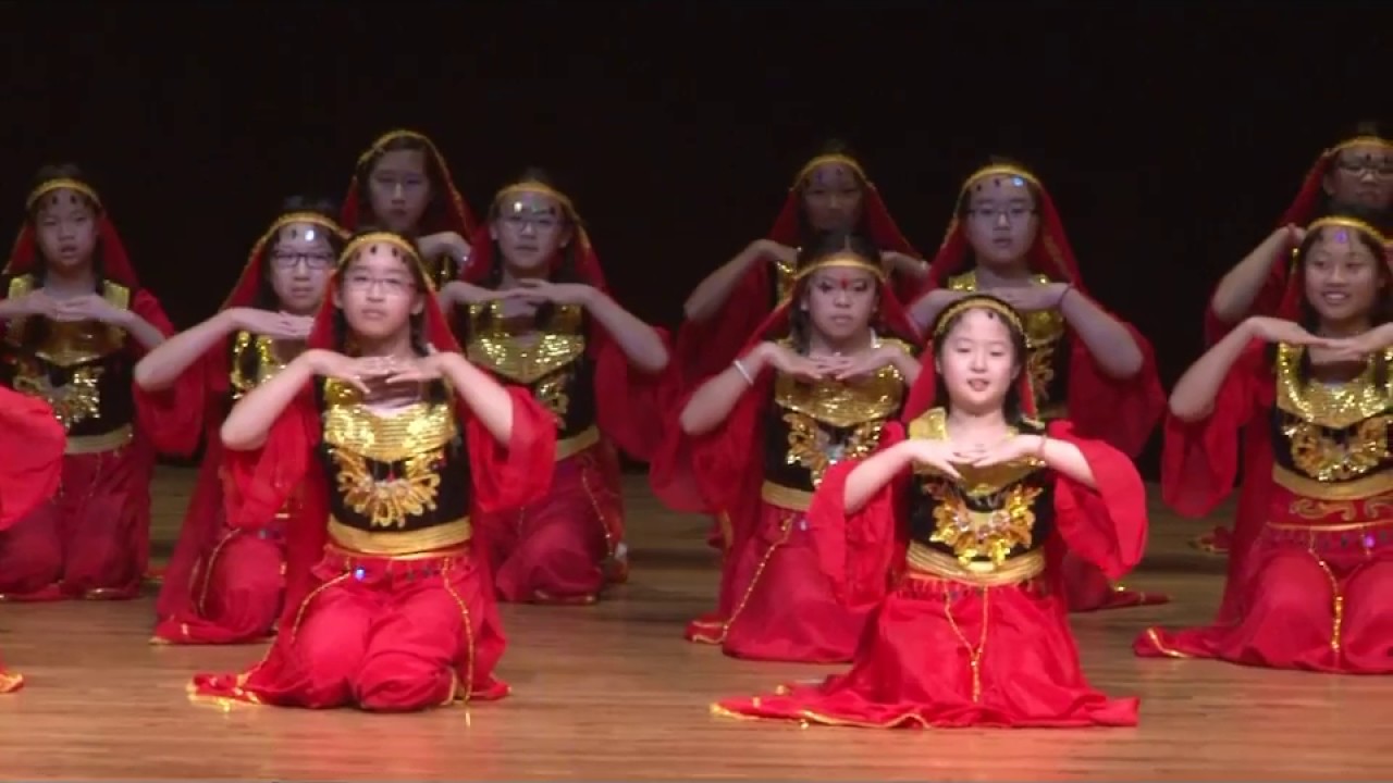CYC 2017 - Bing Ban 丙班 Folk Dance 火紅的旋律 - YouTube