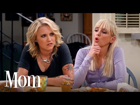 Christy Helps Jodi Lie to Get a Job | Mom