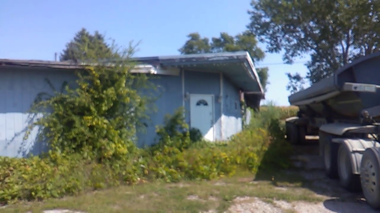 North Iowa Abandoned The Country Crossroads Bar Of Manly - YouTube
