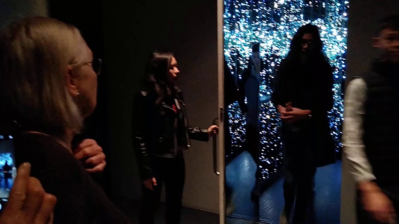 Infinity mirror room at The Broad museum Los Angeles - YouTube