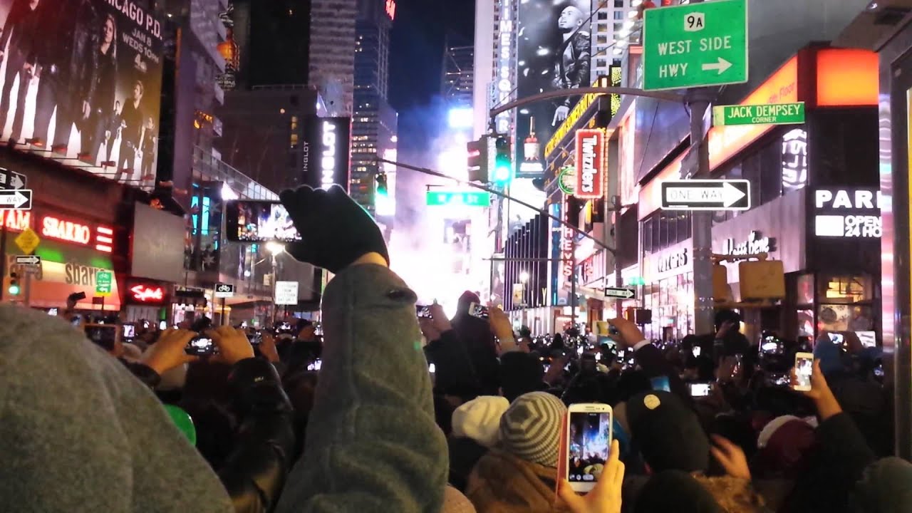 December 31, 2013 - New Year's Eve Ball Drop, Times Square (New York ...