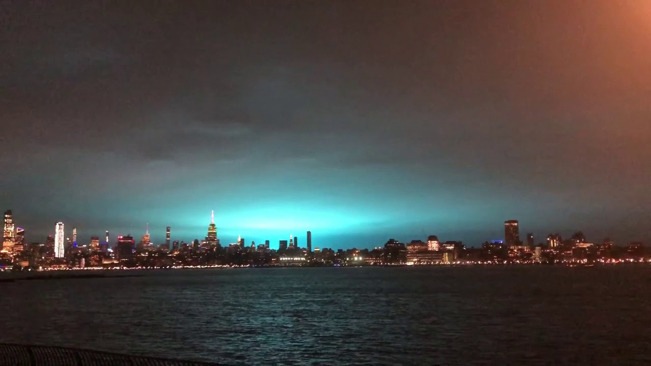 Dimensional rift appears over Manhattan - December 27, 2018 - YouTube
