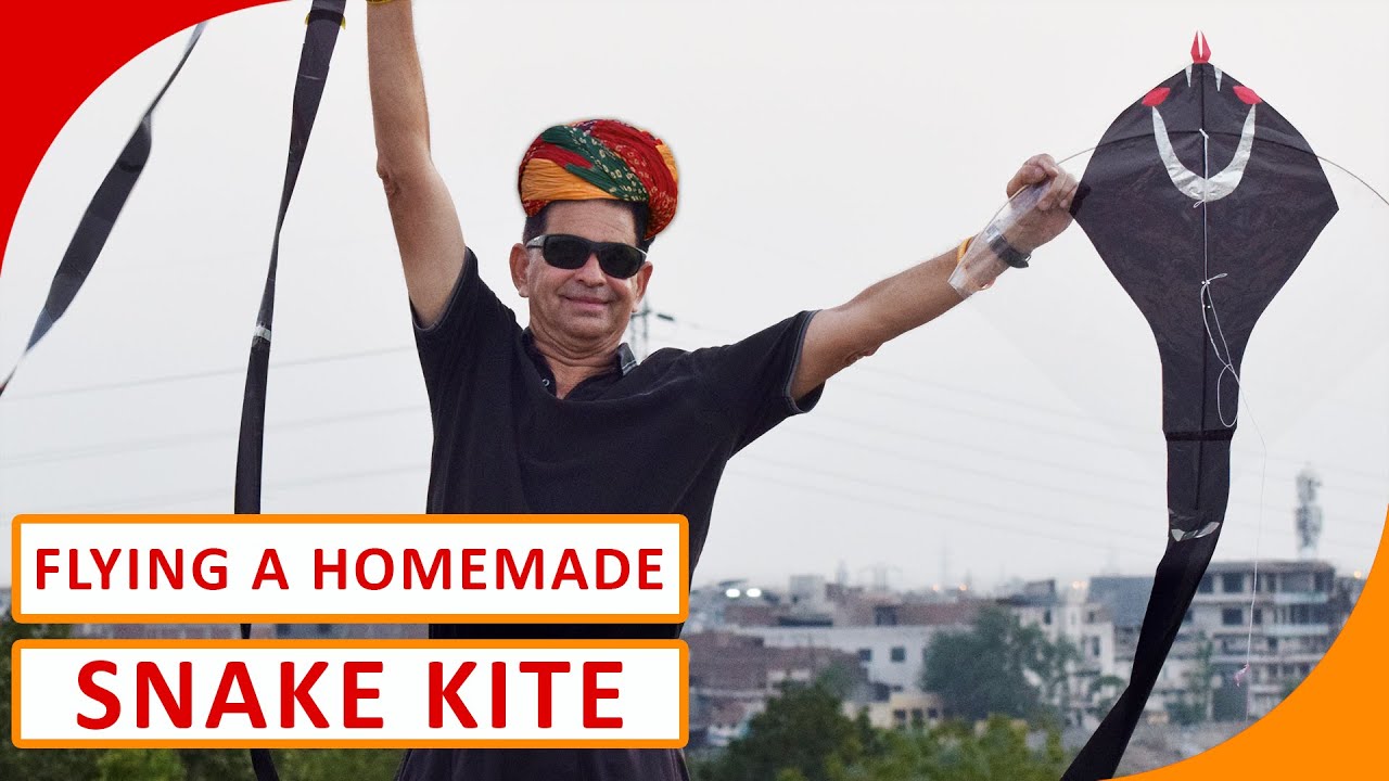 FLYING A HOMEMADE SNAKE KITE | KING COBRA KITE | KITE FLYING - YouTube