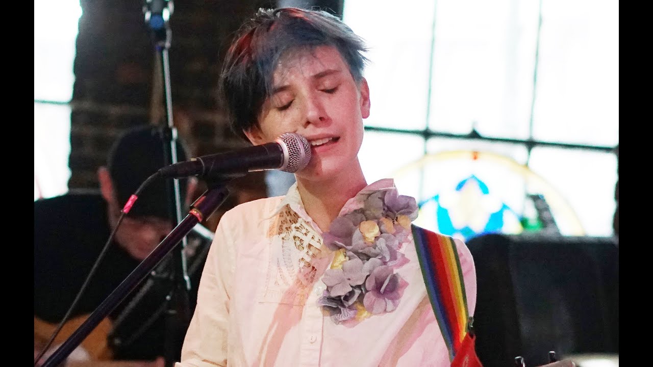 Ace Stiles performing "Eyelids" at the Gypsy, September 6, 2019 - YouTube